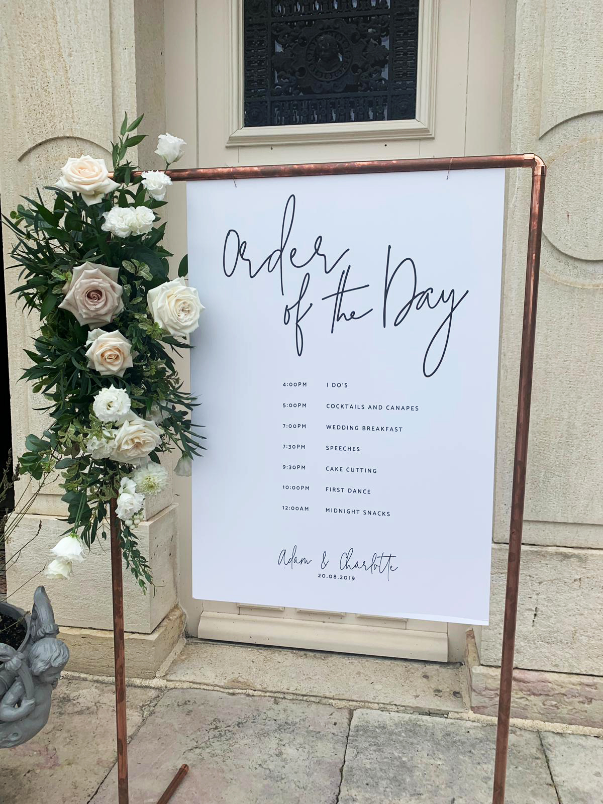 Wow your guests with bold and modern wedding signs - PaperGrace