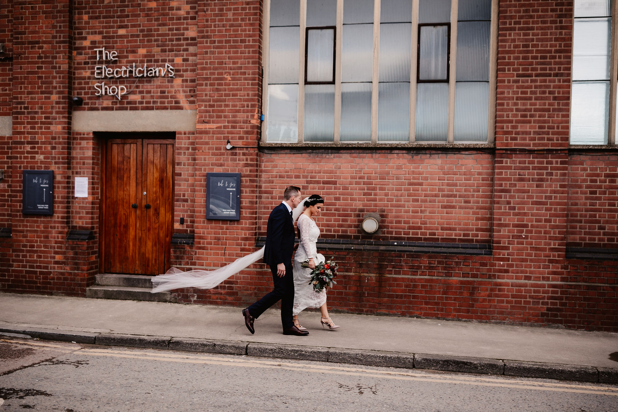 Wow your guests with bold and modern wedding signs - PaperGrace